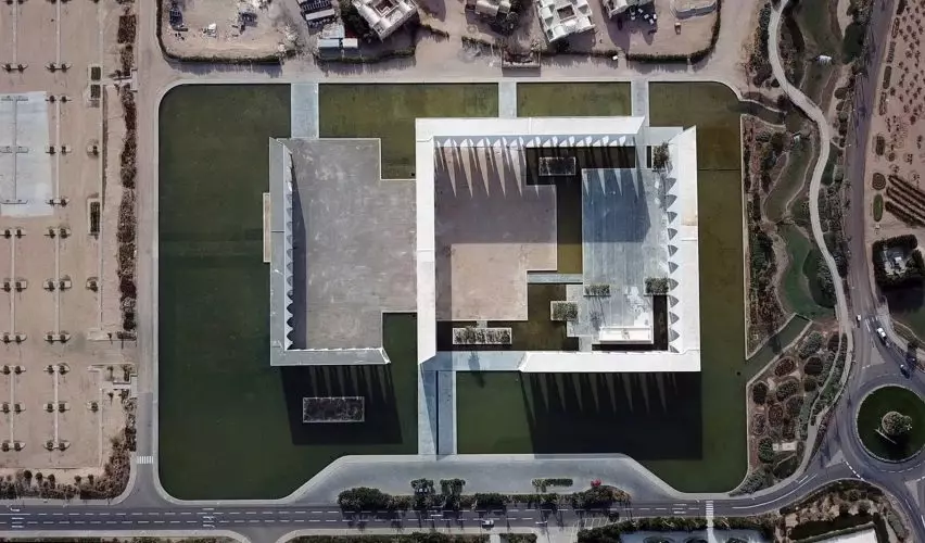 從空中俯瞰古納會議文化中心遺址