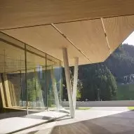 Studio Seilern Architects Andermatas koncertzāle Šveices Alpos
