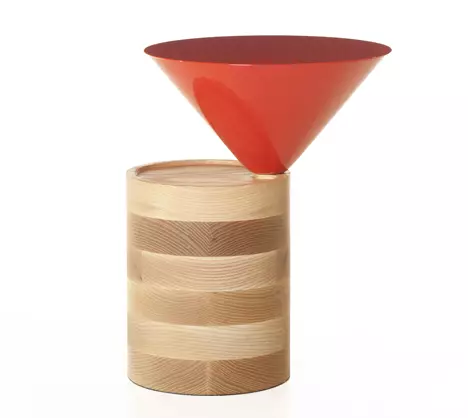 재의 Luca Nichetto의 Laurel Side Table