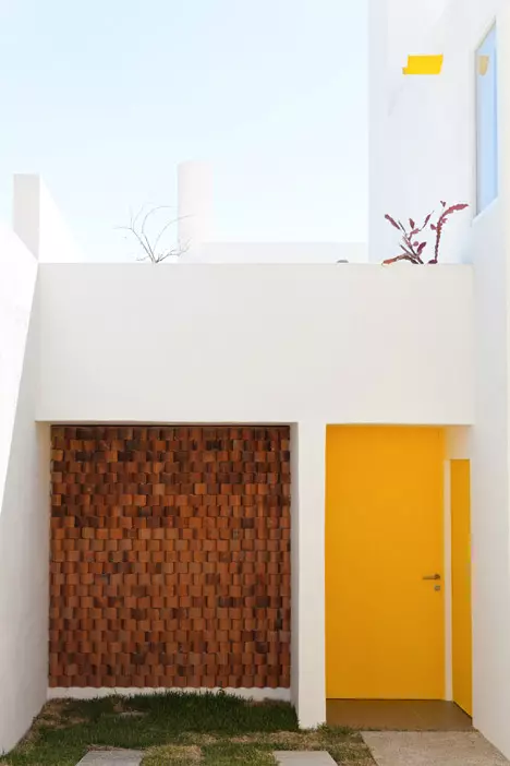 Pino Street House ໂດຍ Oscar Gutierrez