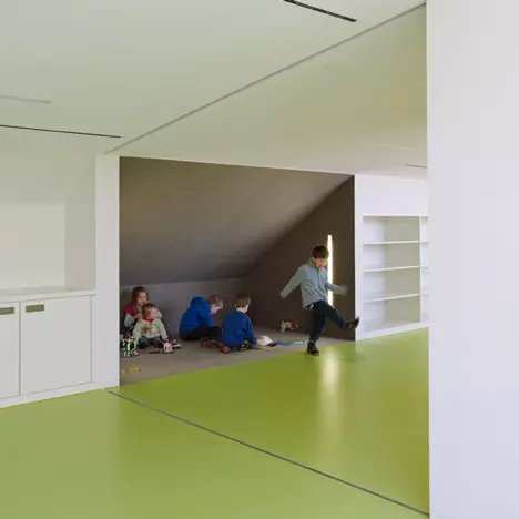 Schule em Winterbach por Archifaktur