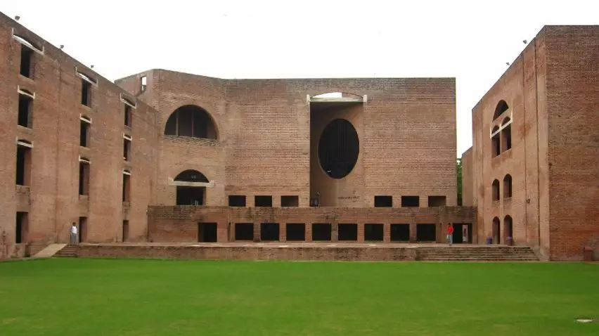 Louis Kahn Plaza, Ahmadabadas