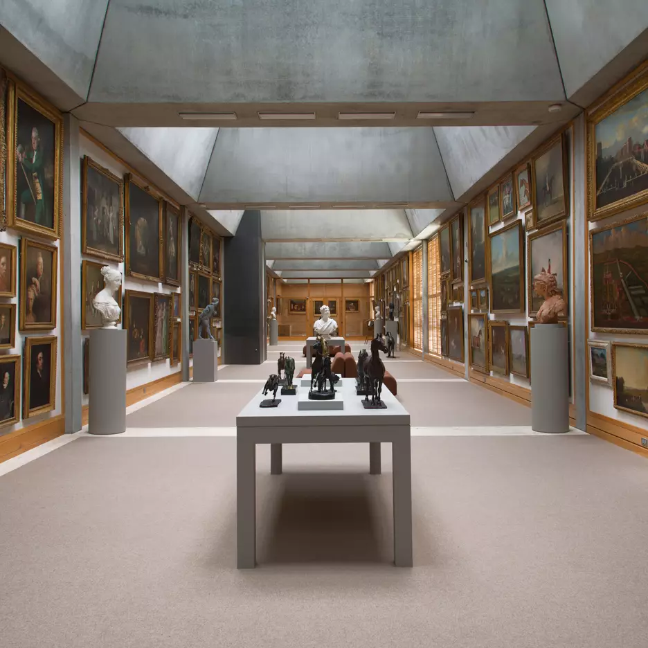 Centrum britského umění na Yale od Louise Khana se znovu otevírá po renovaci rytířskou architekturou