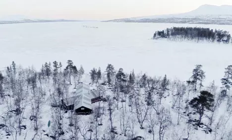 Cabin ntawm Femunden los ntawm Aslak Haanshuus Arkitekter