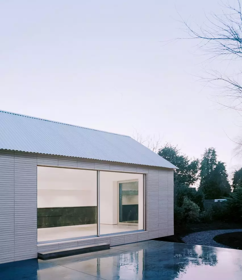 Casa minimalista Over The Edge de Jonathan Burlow