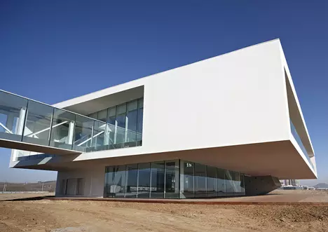 Centro de exposiciones de la playa de Huludao por META-Project