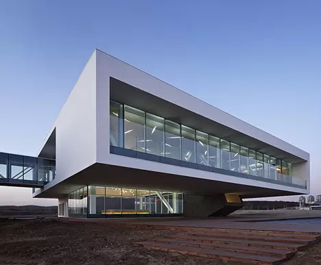 Centro de exposiciones de la playa de Huludao por META-Project