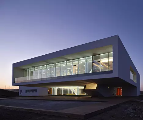 Centro de exposiciones de la playa de Huludao por META-Project