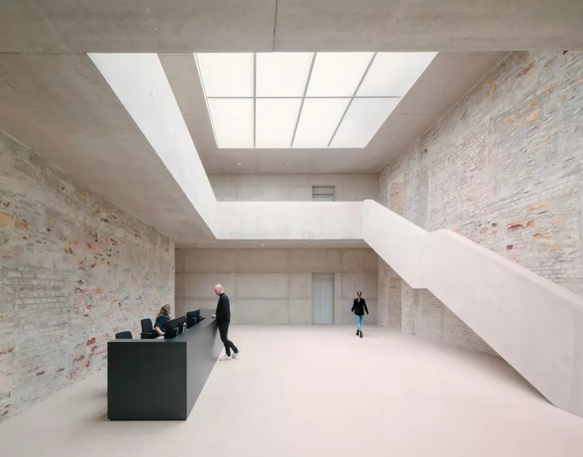 Reception of Jacoby Studios dening David Chipperfield Architects